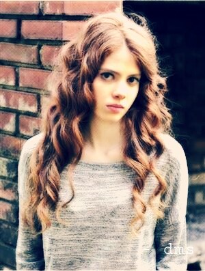 Фотографии Су Кутлу - Мишель в сериале Королек - птичка певчая >>>